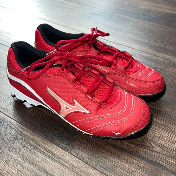 Mizuno | Shoes | Mizuno Red 9 Spike Watley G3 Switch Softball Cleat ...